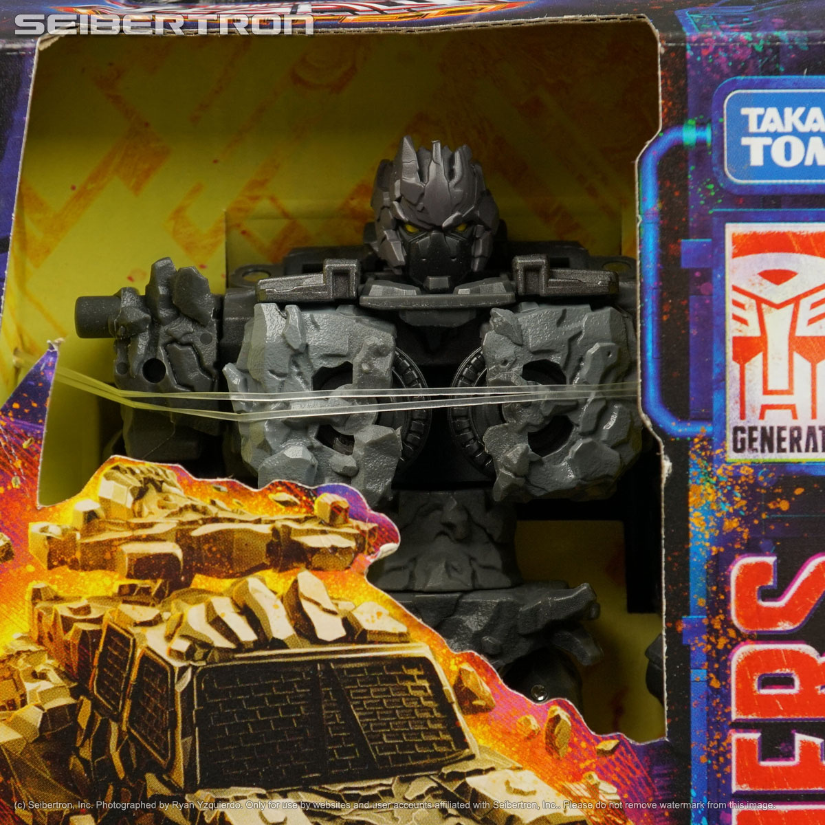 MAGNEOUS Transformers Legacy United Deluxe Class Infernac Hasbro 2024 ...