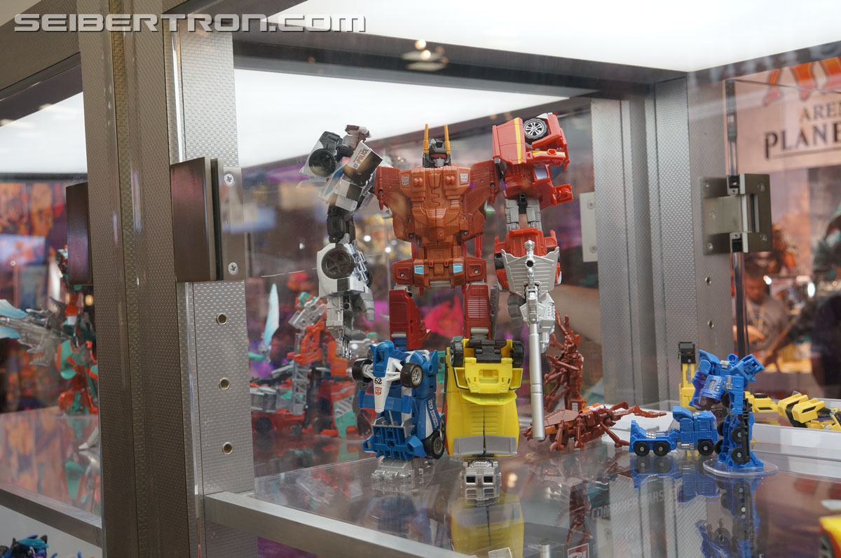Hasbro Booth: Combiner Wars Scattershot and Betatron Photo Gallery ...