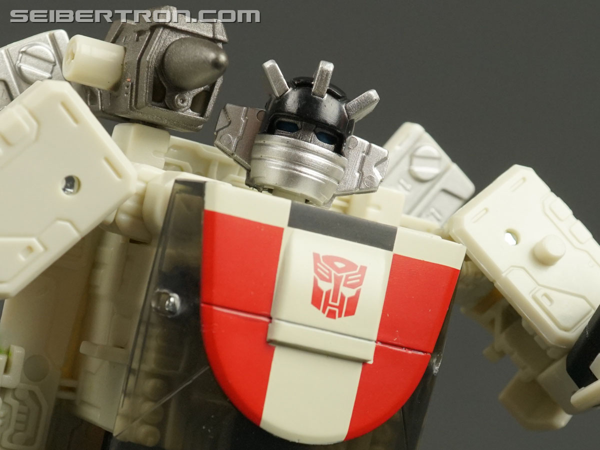 Transformers War for Cybertron: Earthrise Wheeljack Toy Gallery (Image ...